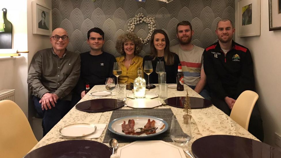 Awdur newydd eisiau mwy o nofelau ffantasi yn Gymraeg - BBC Cymru Fyw