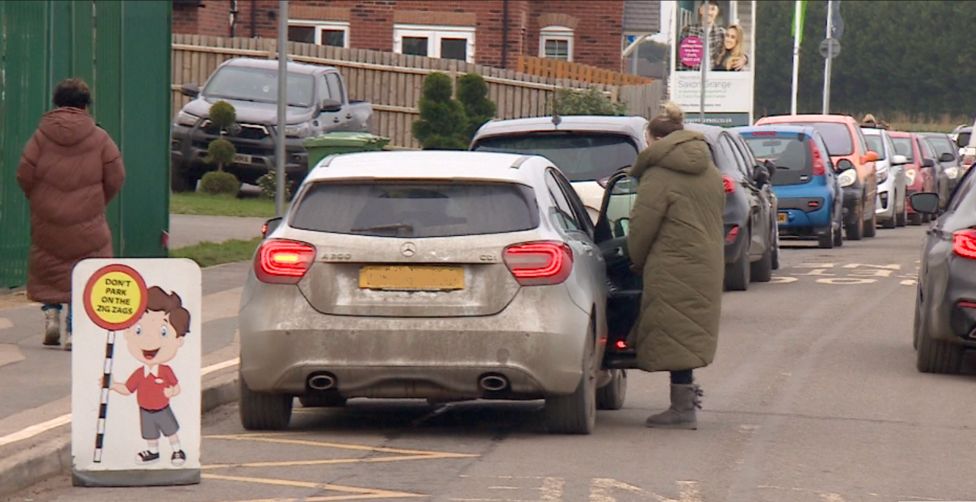 'Idiot parking' shamed at Boston primary school - BBC News