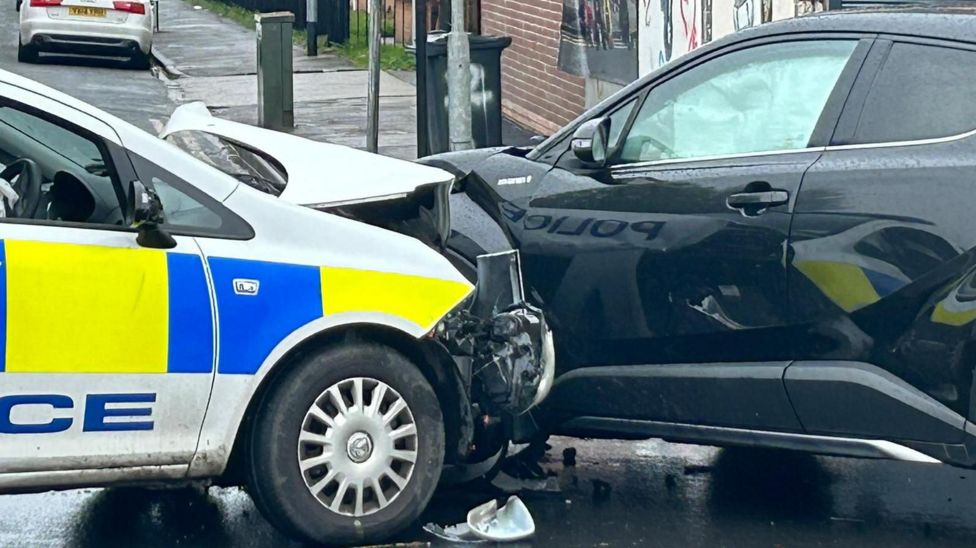 Collision with police car in Hessle Road, Hull - BBC News