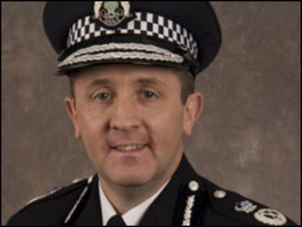 Police report falling crime rate in central Scotland - BBC News