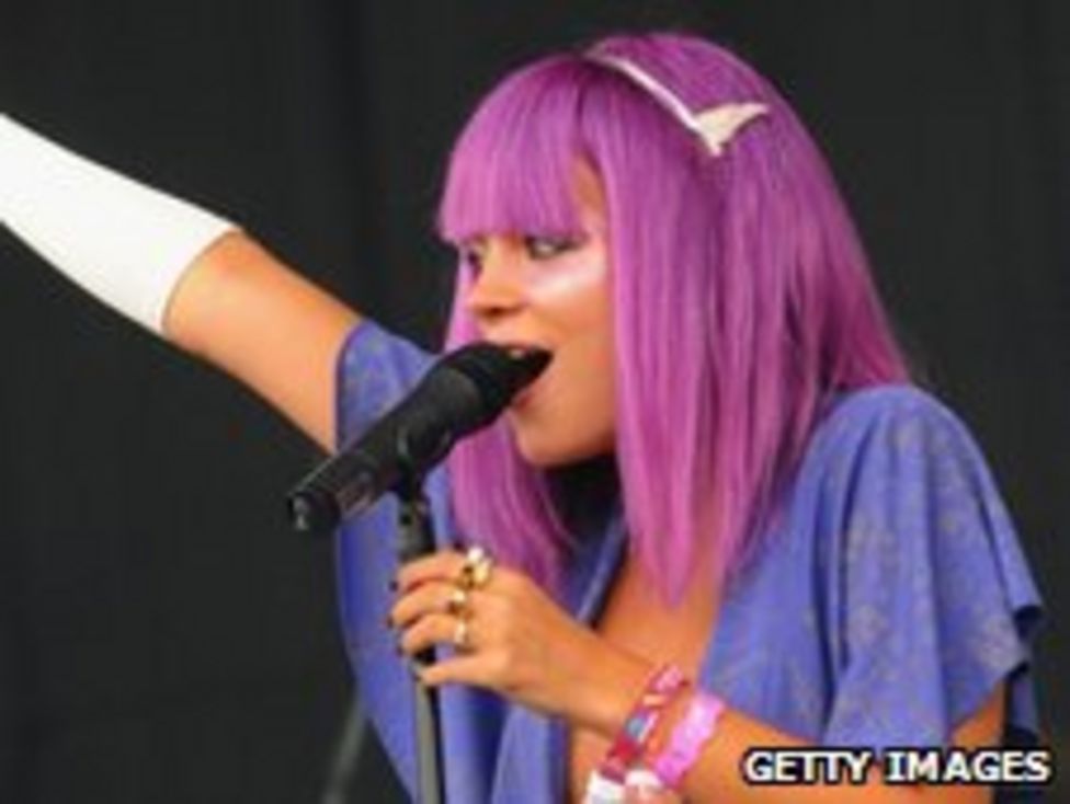 Lily Allen to play with Dizzee - BBC News