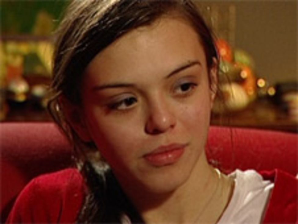 Eating disorders 'starting at a younger age' - BBC News