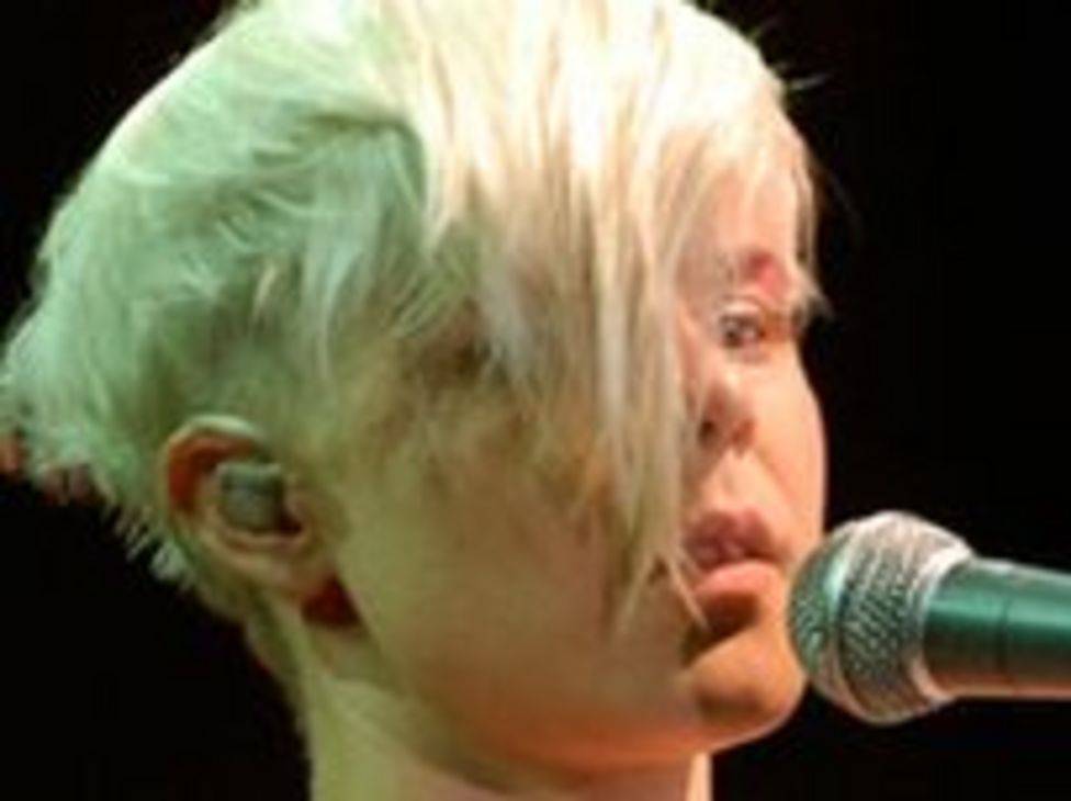 Robyn to release three new albums - BBC News