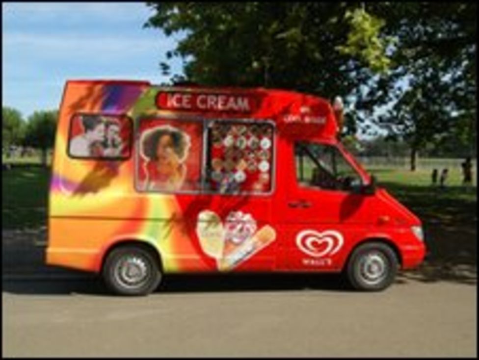 Police 'cool' Belfast trouble with ice-cream van music - BBC News