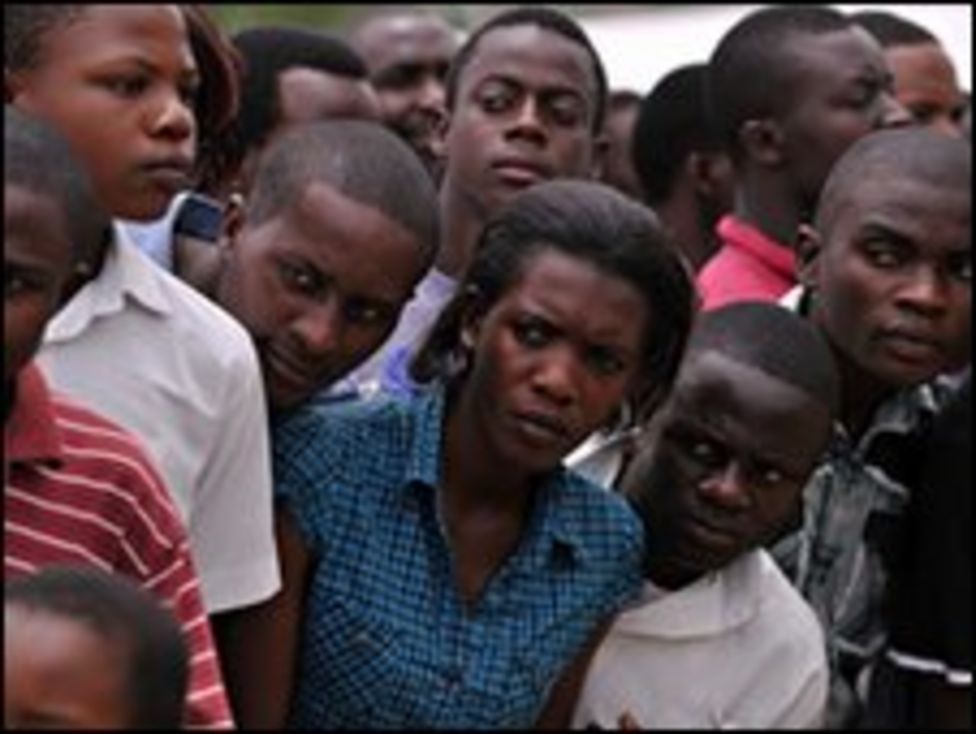 Mobile banking closes poverty gap - BBC News