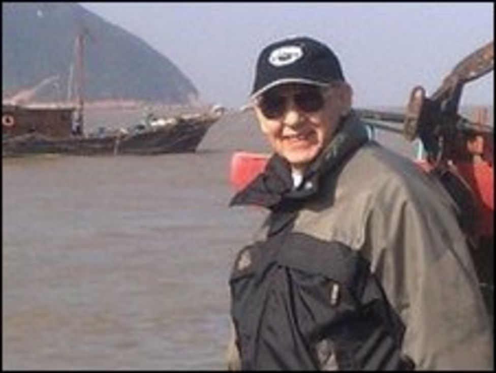 Foxconn suicides: 'Workers feel quite lonely' - BBC News