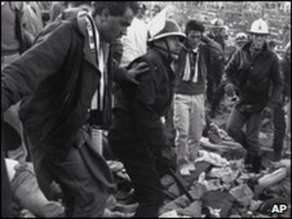 Heysel football disaster remembered 25 years on - BBC News