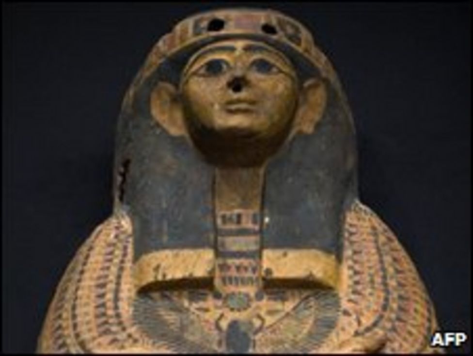 Egypt: Lost ancient Memphis tomb rediscovered - BBC News
