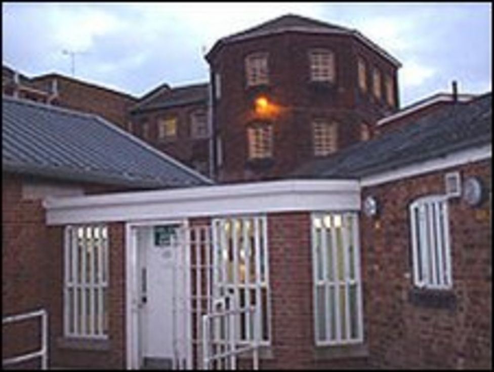 Criticism over death of teenager at Chelmsford prison - BBC News