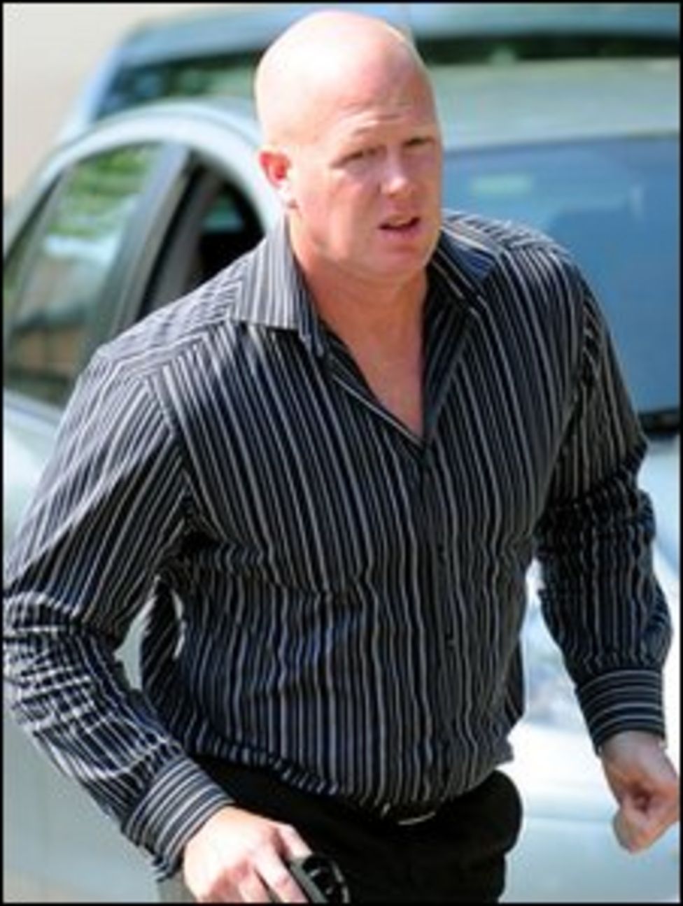 North Wales Police officer jailed for MOT lie - BBC News