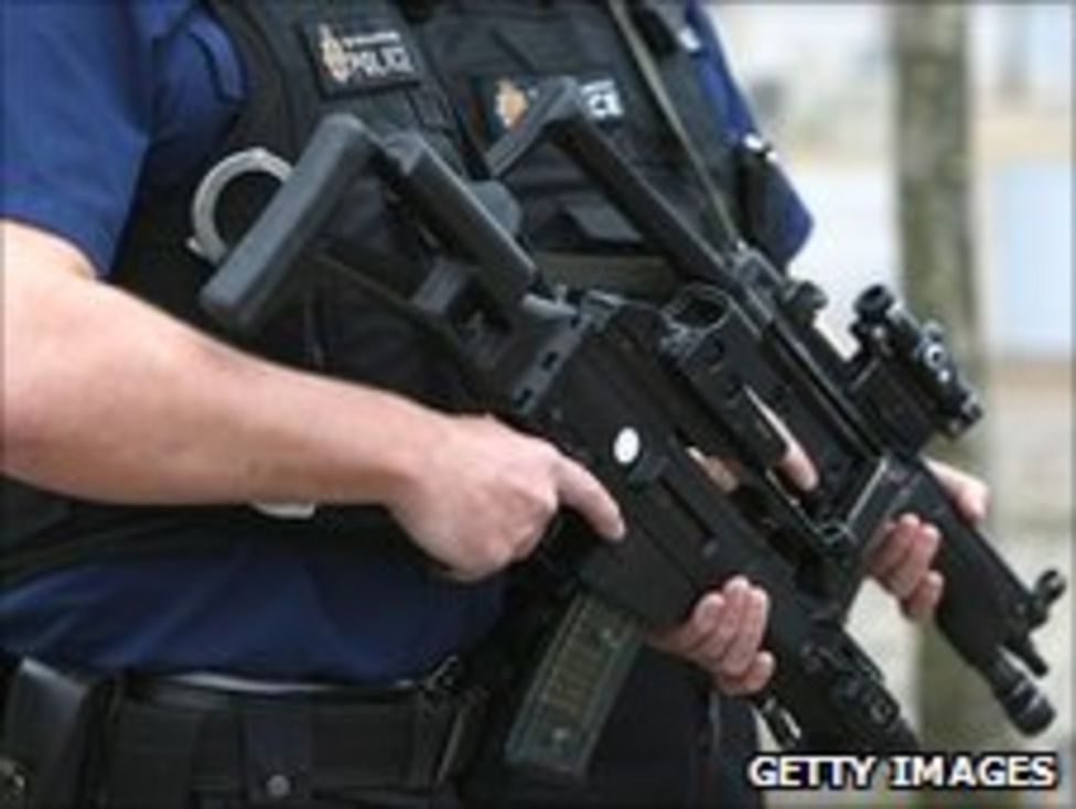 Q&A: Armed police in the UK - BBC News