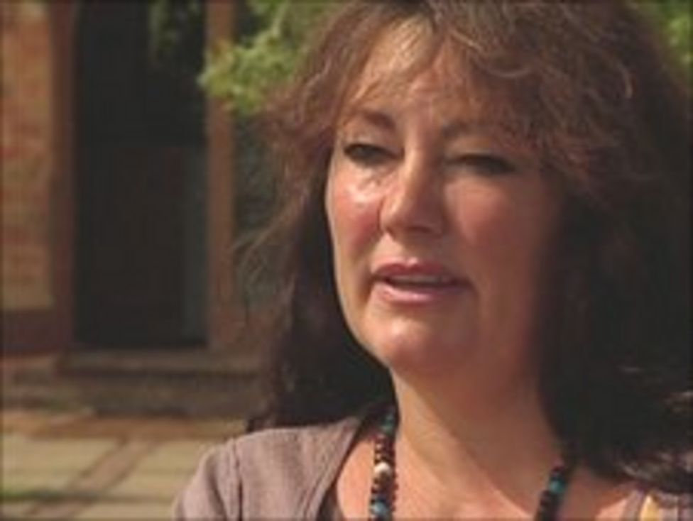 Kent lawyer wins battle to get her database DNA deleted - BBC News