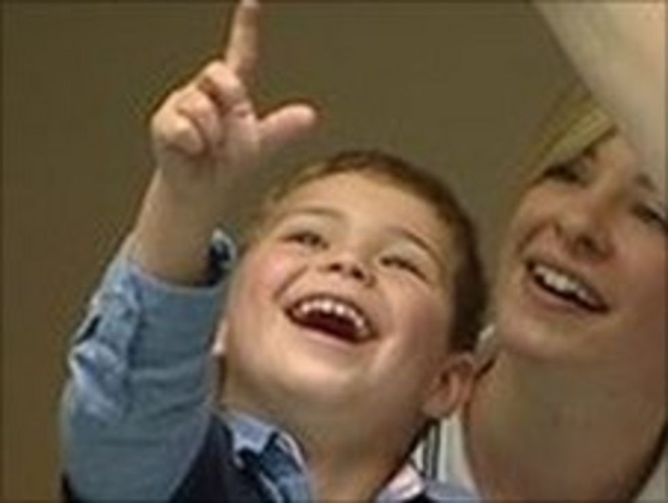 New Pinderfields Hospital in Wakefield opens - BBC News