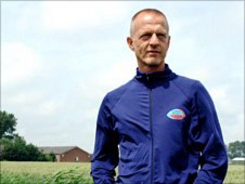 Dutch author Gerbrand Bakker wins Impac literary award - BBC News