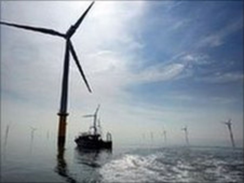 Giant wind turbines 'the future of UK green energy' - BBC News