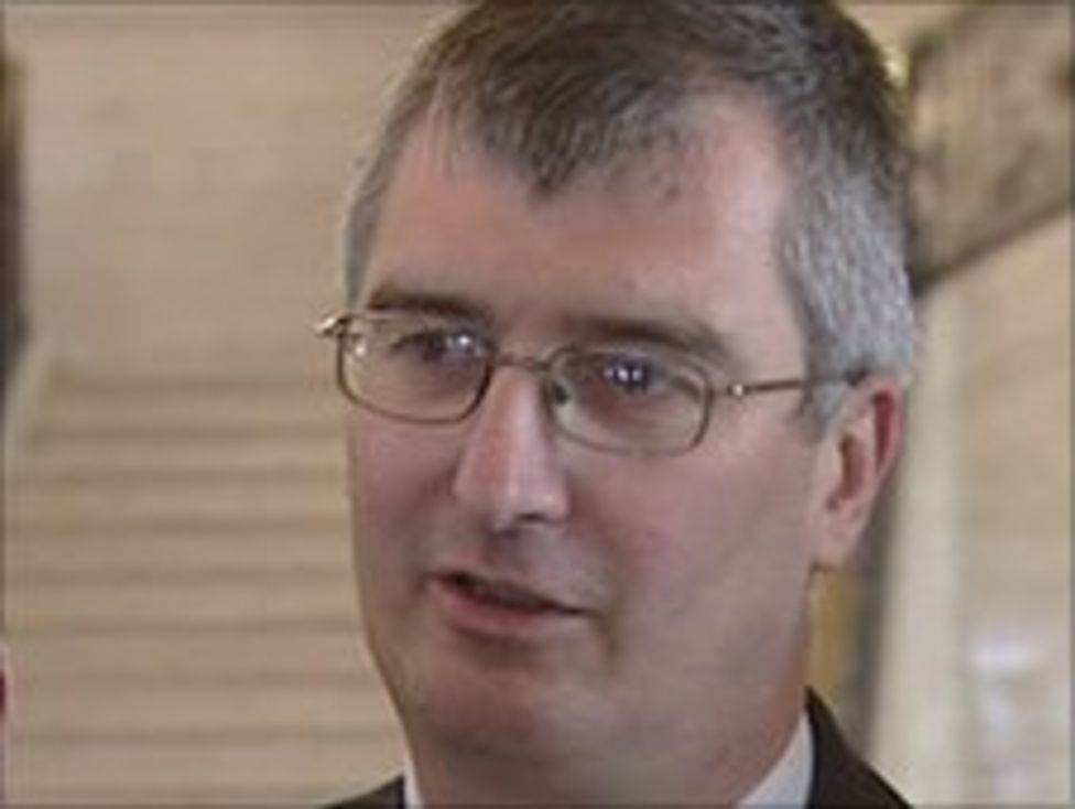 Elliott announces UUP leadership bid - BBC News