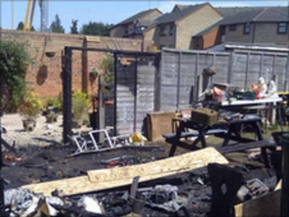 Woman charged over fire at house in Banbury - BBC News