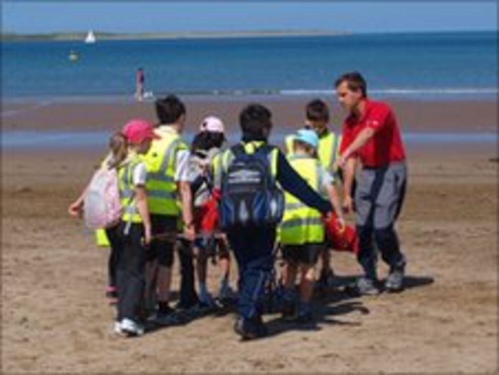 Instow beach safety initiative for school pupils - BBC News