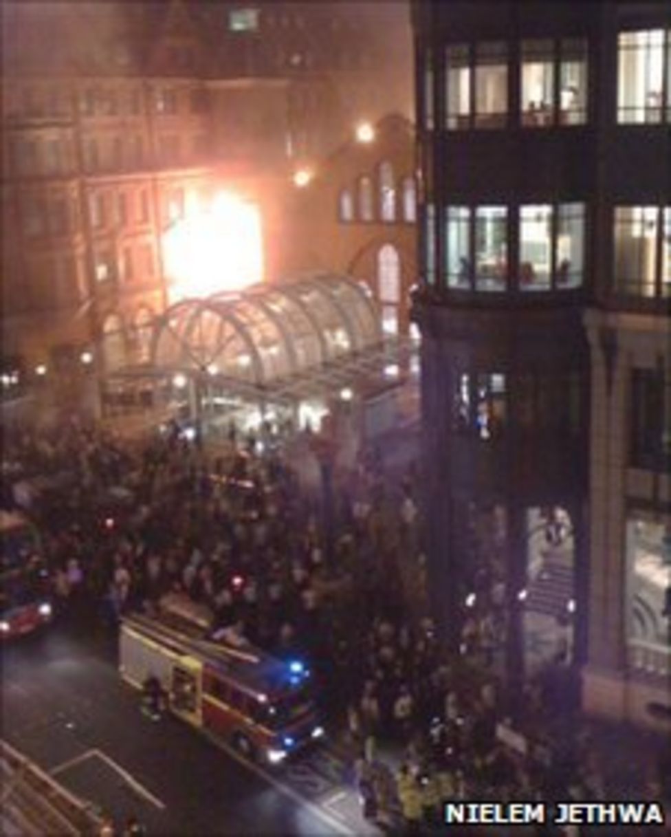Liverpool Street station reopens after restaurant fire - BBC News