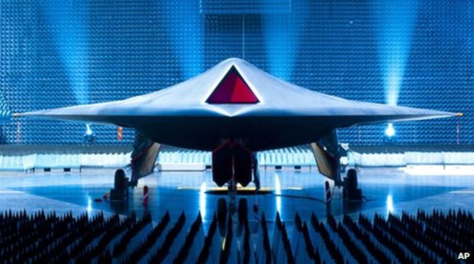 UK unveils Taranis unmanned combat jet prototype - BBC News