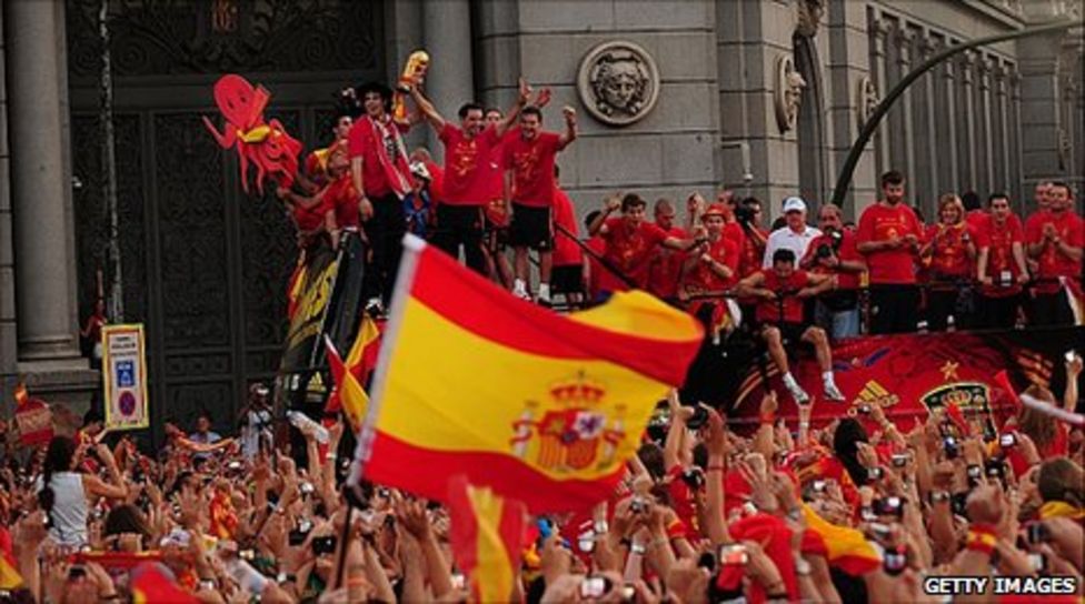 Viewpoint: Does football unite Spain? - BBC News