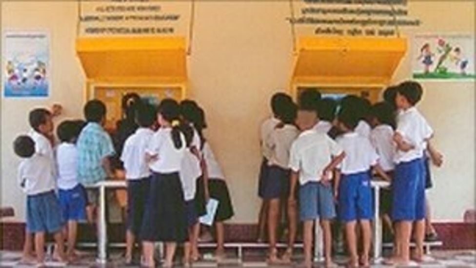 Using computers to teach children with no teachers - BBC News