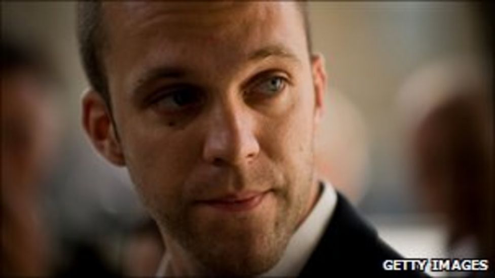 Awol soldier Joe Glenton speaks of jail support - BBC News