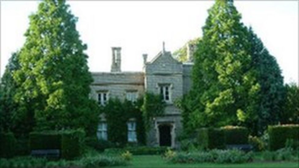 Cherry Hinton Hall £1m renovation plan revealed - BBC News