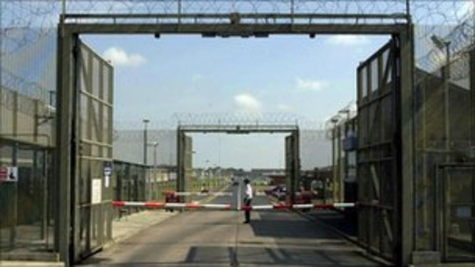'Dirty protest' targets staff at Maghaberry prison - BBC News