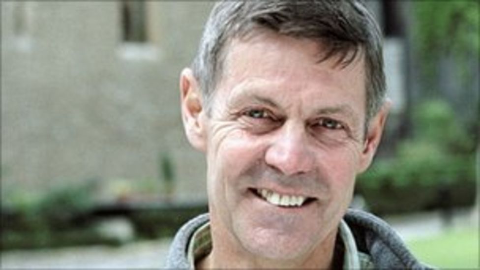 Thames swimming columnist Matthew Parris criticised - BBC News