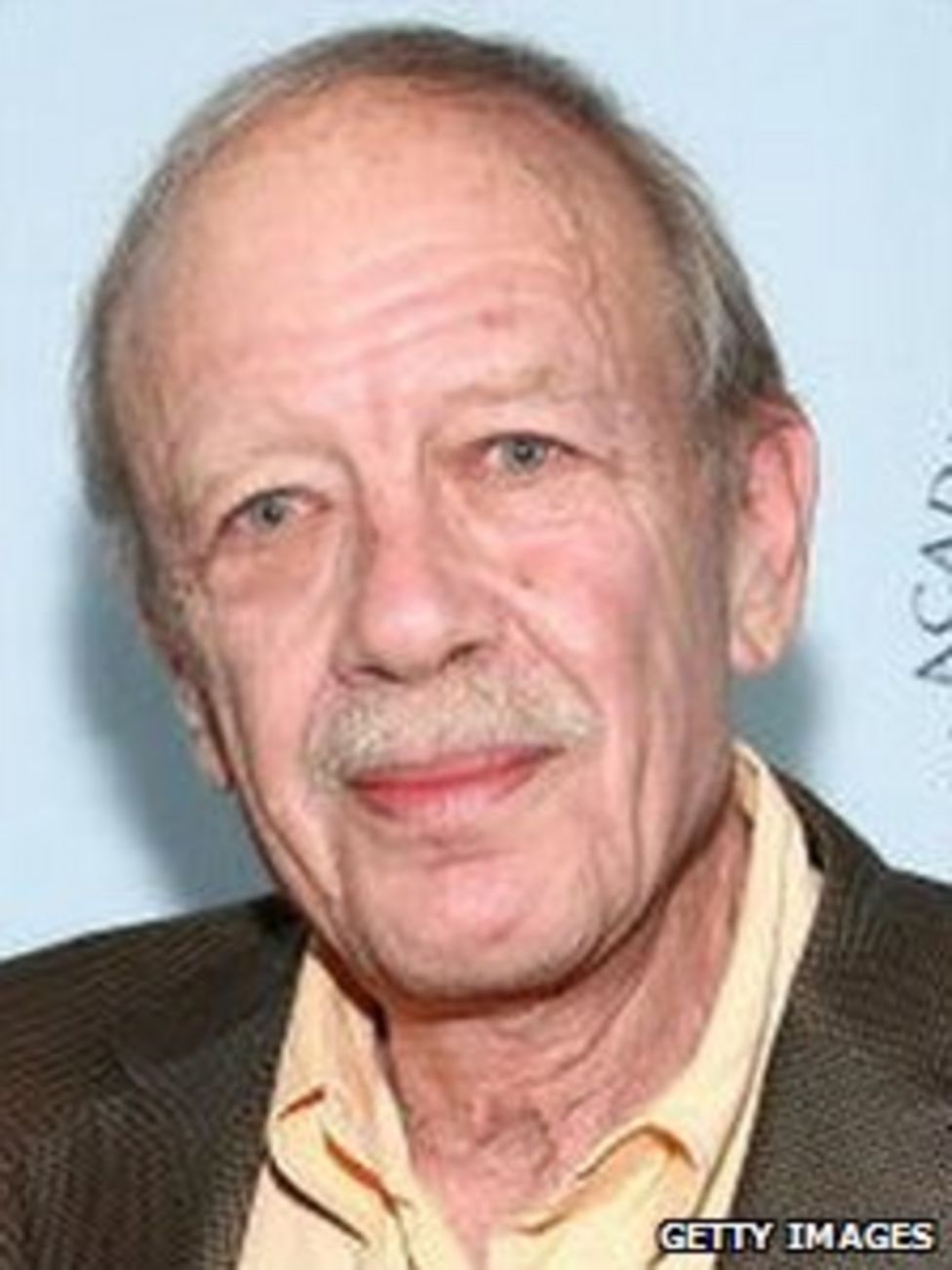 Bond screenwriter Tom Mankiewicz dies aged 68 - BBC News