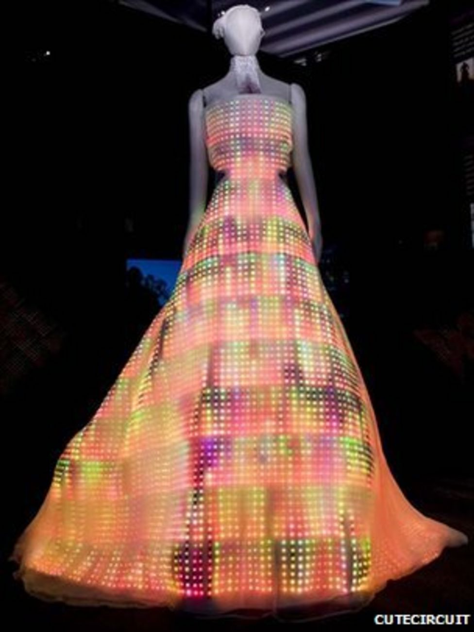 Fashion buzz for stylish circuits - BBC News