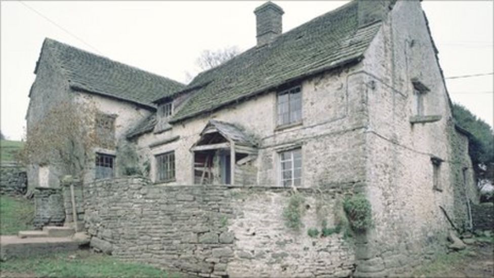Historic farmhouse Llwyn Celyn to be holiday let - BBC News