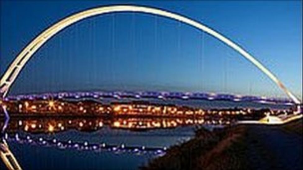 Design award for Stockton's Infinity Bridge - BBC News