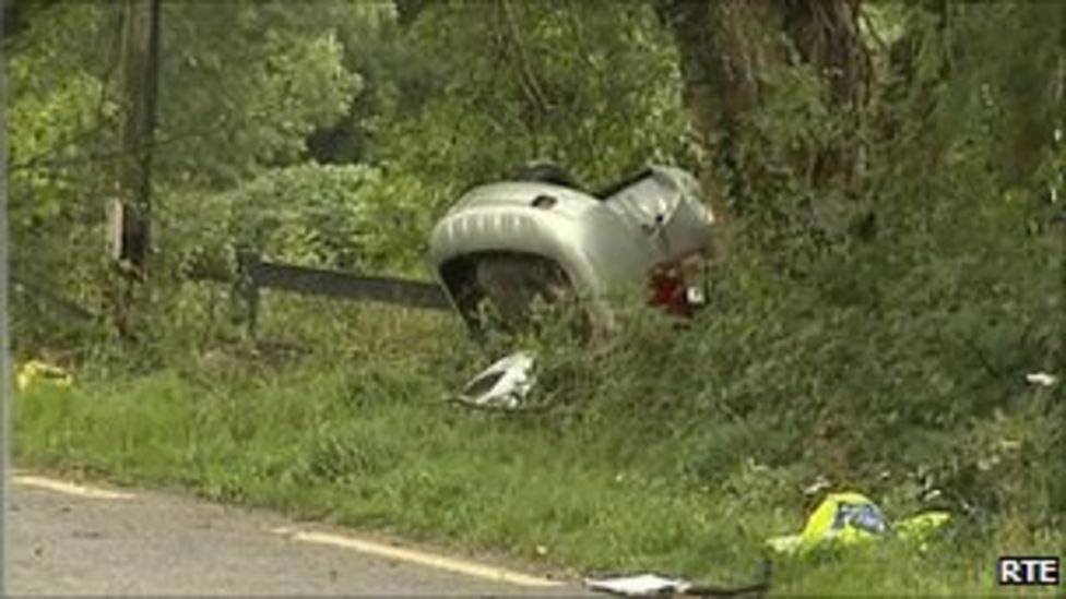 Four teenagers die in County Kerry car crash - BBC News