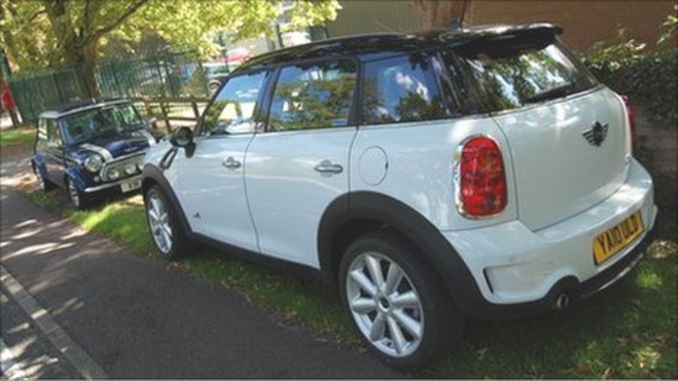 Massive Mini Countryman targets family car market - BBC News