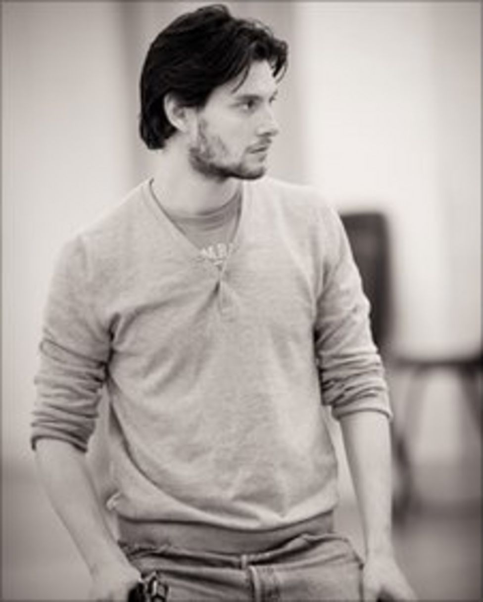 Ben Barnes back on stage in Birdsong - BBC News