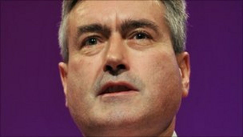 Labour's Iain Gray in policy move over minimum wage - BBC News