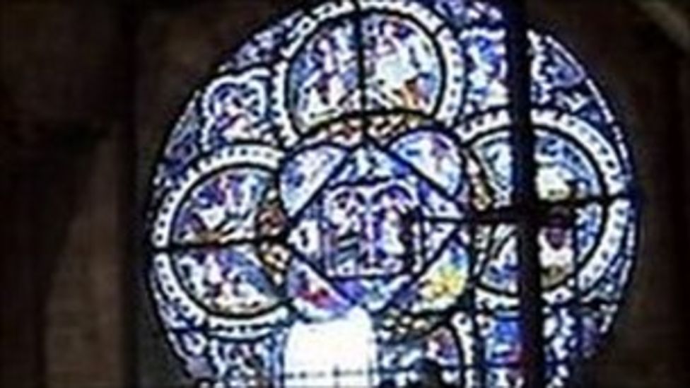 Canterbury Cathedral puts stained glass windows on show - BBC News