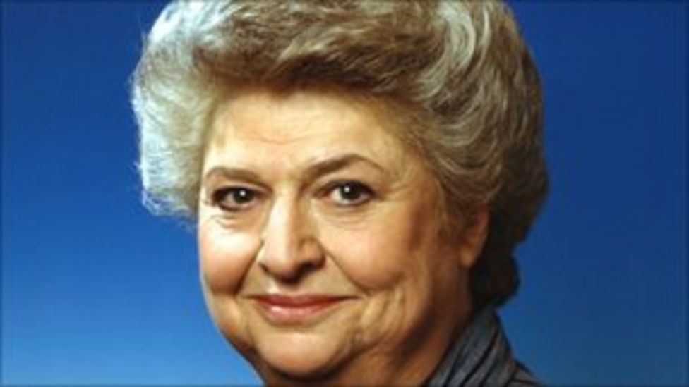 Claire Rayner dies: Your memories - BBC News