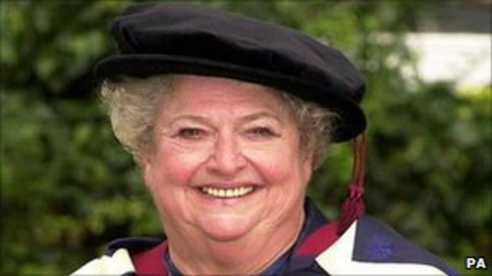 Obituary: Claire Rayner - BBC News