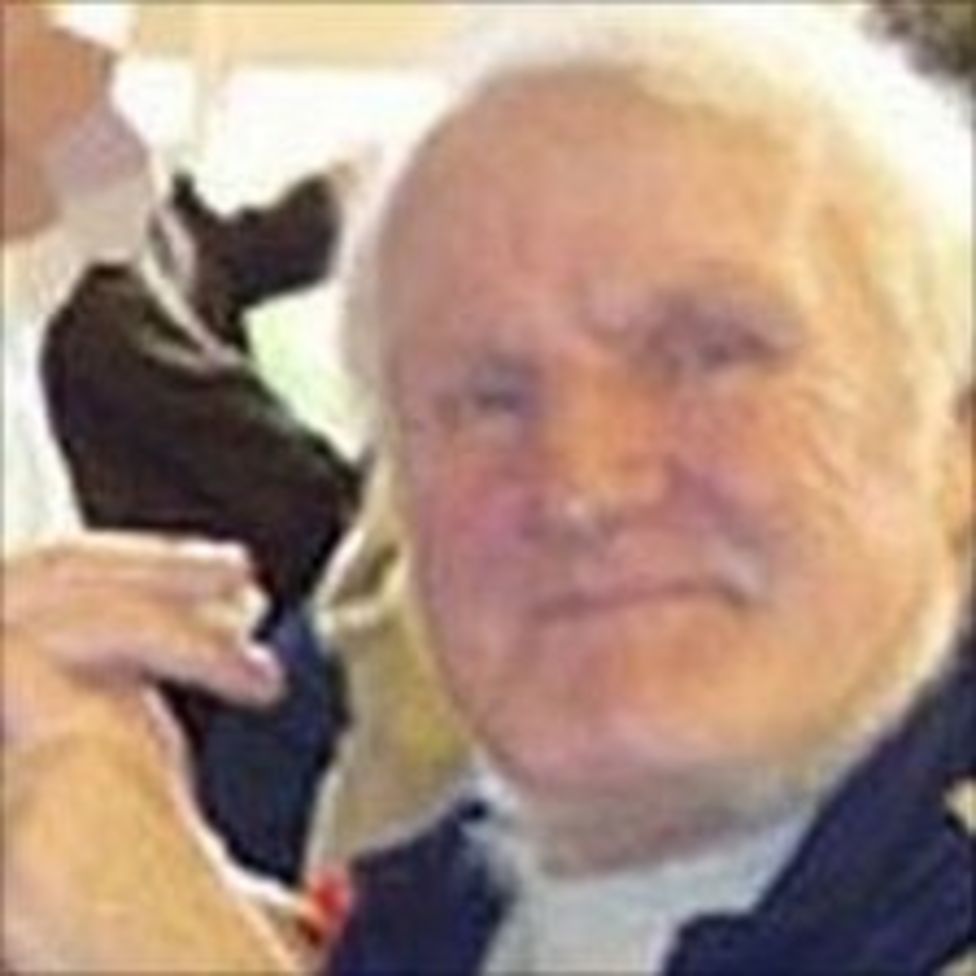 Greater Manchester Police criticised over David Askew case - BBC News