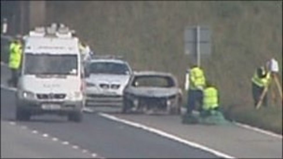 Man killed in M180 motorway car fire - BBC News