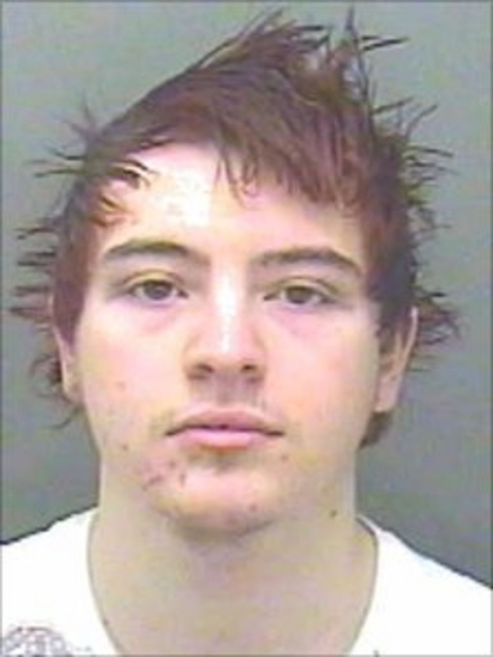 Blackburn dancer jailed for sexually exploiting girls - BBC News