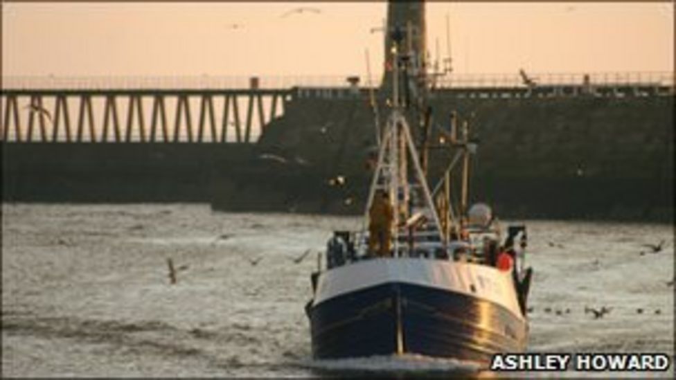 Crew rescued from sinking Whitby trawler in North Sea - BBC News