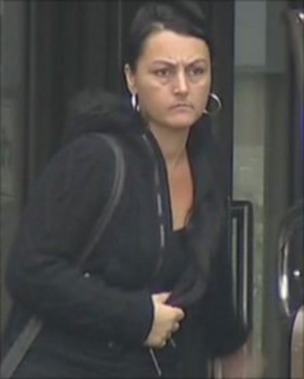 Sister of dead man 'heard gunshots' in street - BBC News