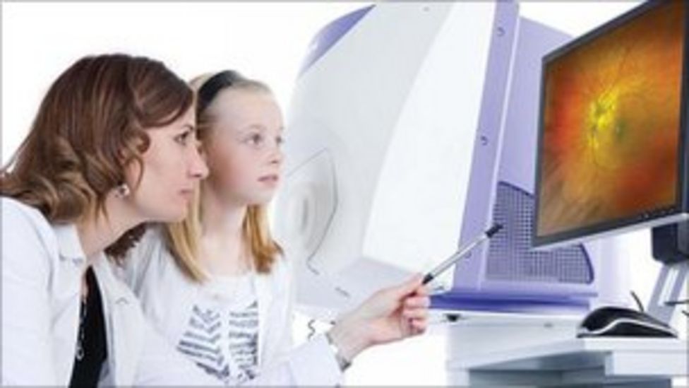 Eye test firm, Optos, unveils new device - BBC News