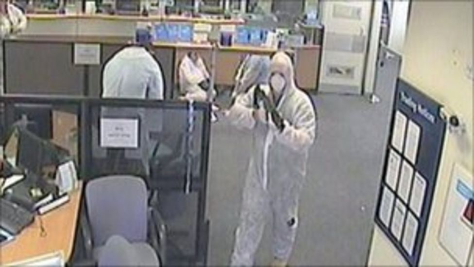 Armed robber admits siege at Ashford Barclays Bank - BBC News