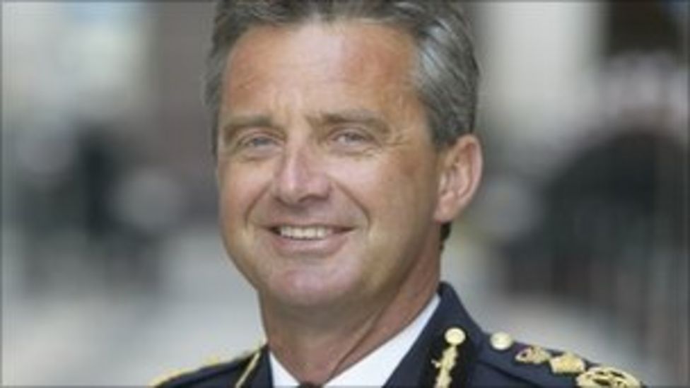 Financial crime officer becomes new Jersey police chief - BBC News