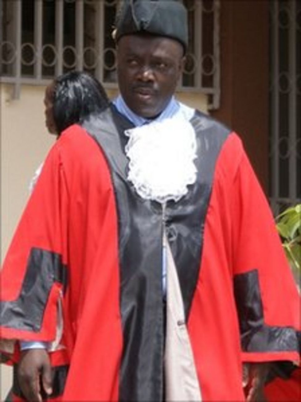 Kenya mayor arrested over cemetery scandal - BBC News